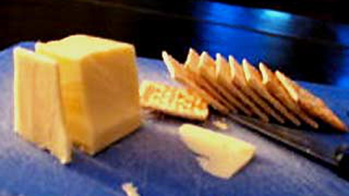 Selembar Keju Netralkan Asam Erosi Gigi - Health Liputan6.com