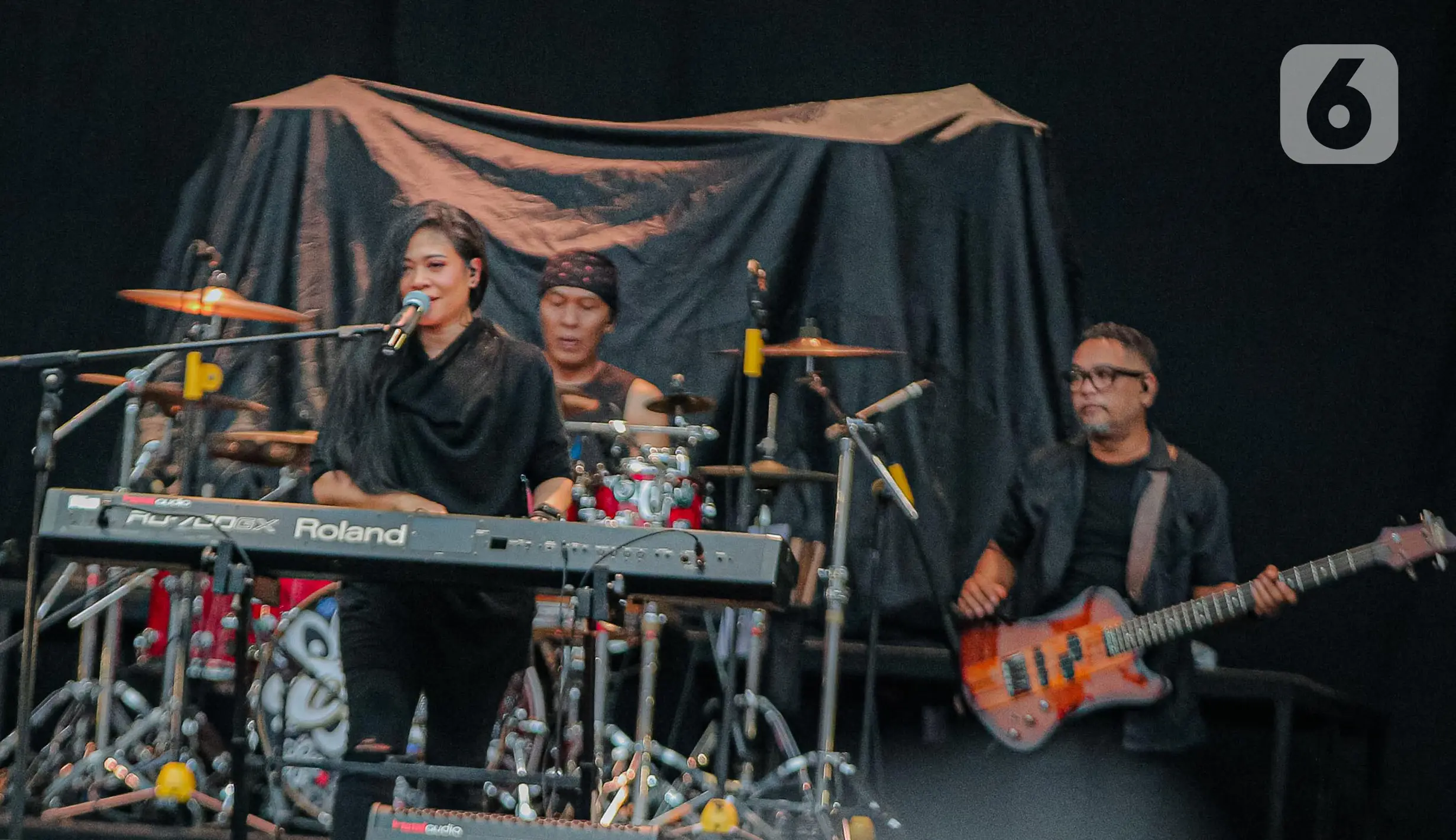 Penampilan Band Cokelat dalam Konser Sheila on 7 - Foto Liputan6.com