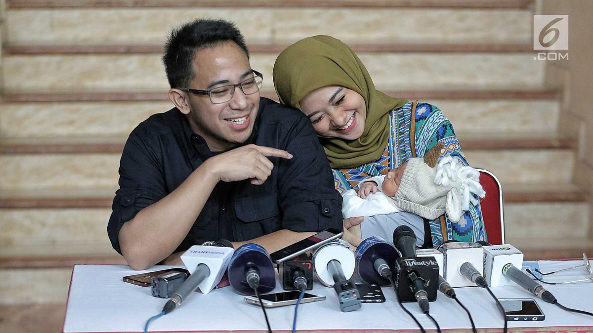 FOTO: Selamat, Artis Poppy Bunga Lahirkan Anak Kedua - Foto Liputan6.com