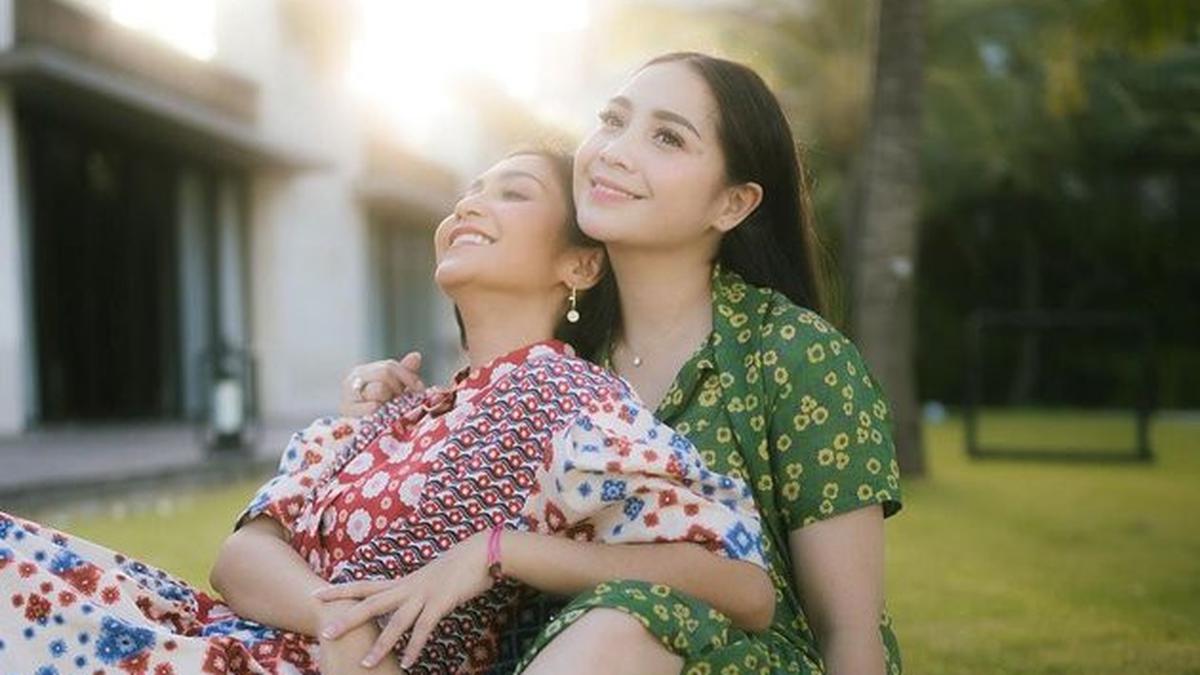 Dulu Sering Berantem, Ini 6 Potret Kebersamaan Nagita Slavina dan Caca Tengker - Entertainment ...