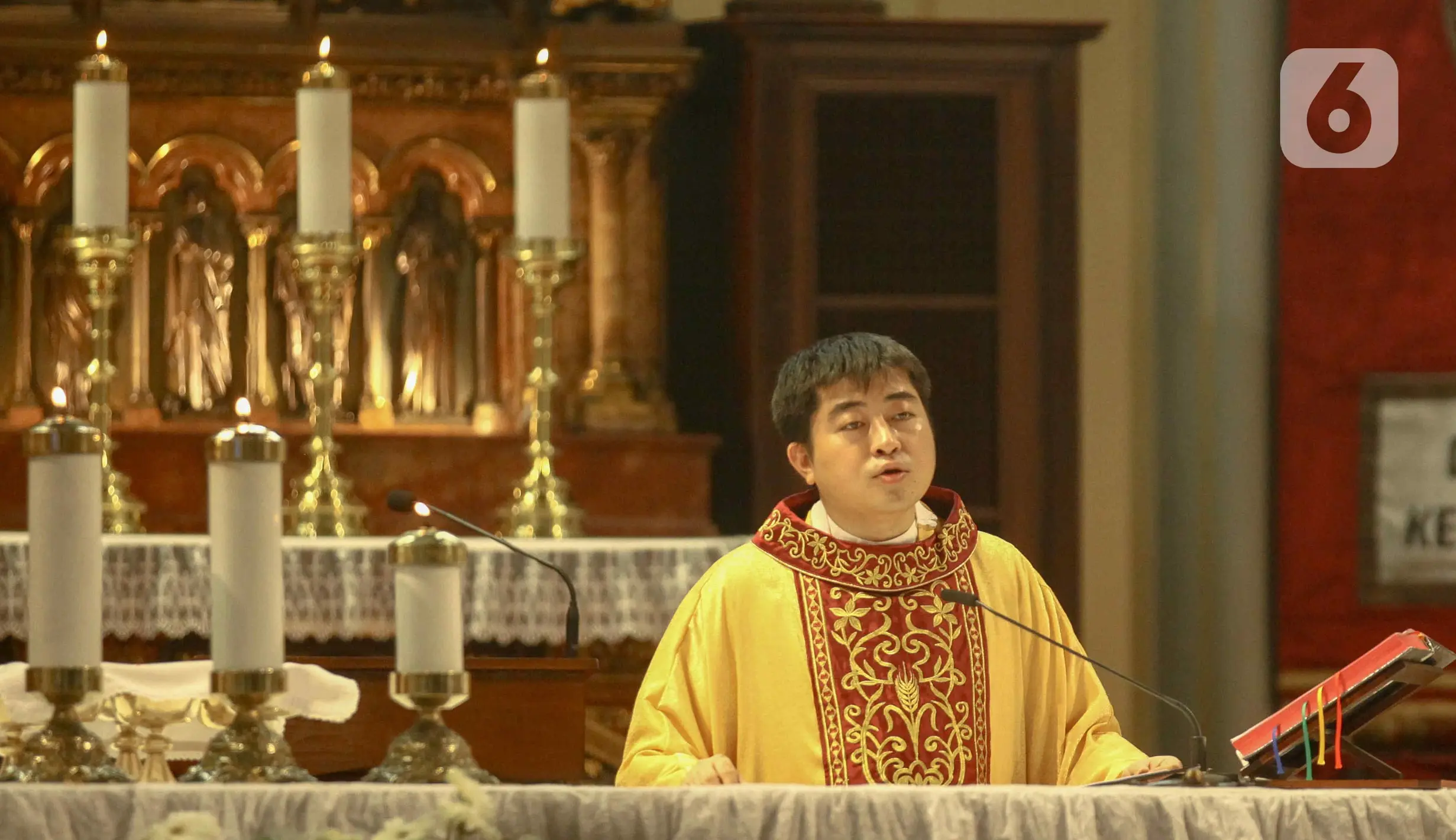 Khidmat Misa Kenaikan Yesus Kristus di Gereja Katedral Jakarta - Foto Liputan6.com