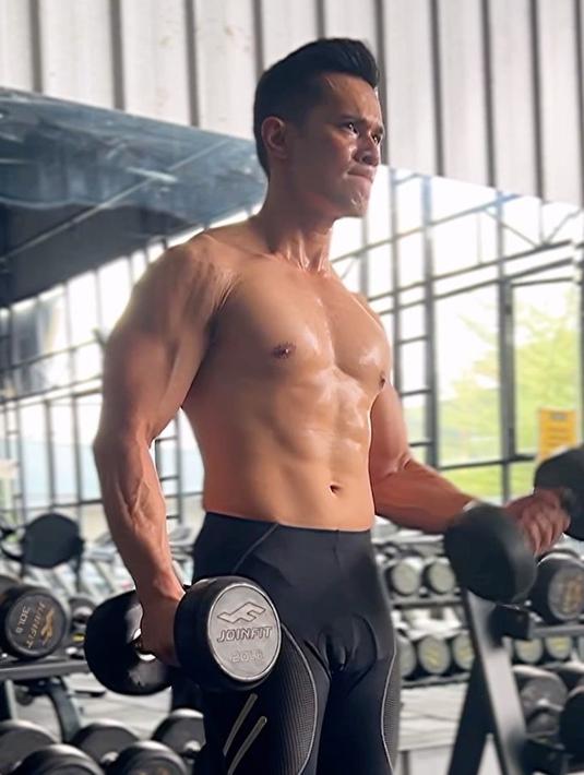 Deretan Potret Afdhal Yusman Pamer Badan Berotot dan Kekar, Hot Daddy ...