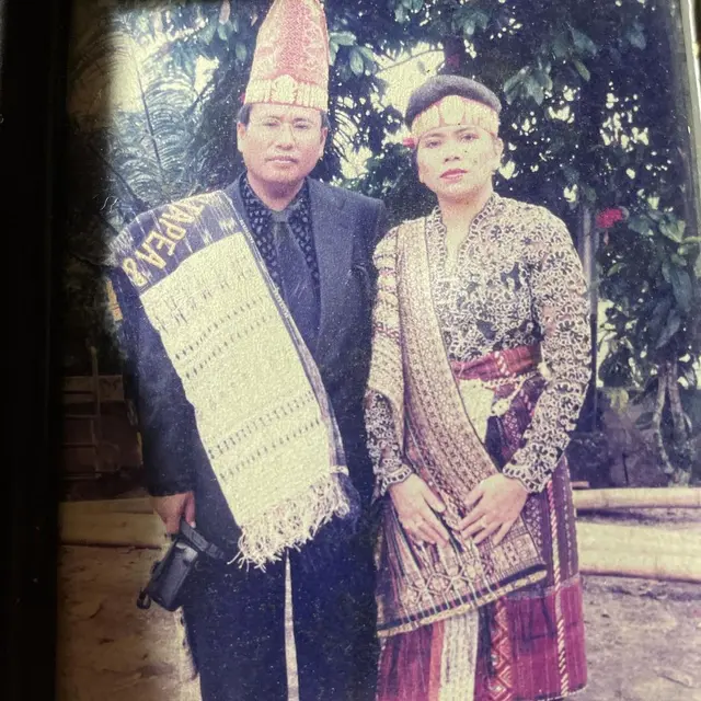 7 Potret Mesra Hotman Paris dan Istri yang Jarang Tersorot - Hot Liputan6.com