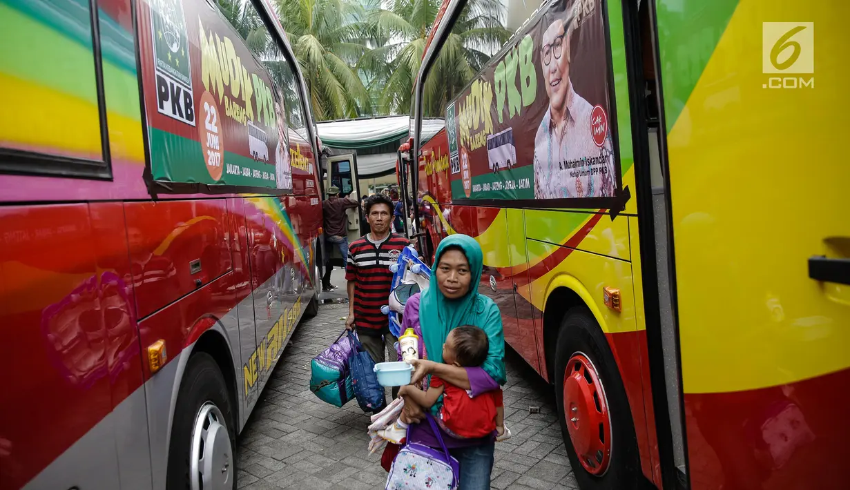 PKB Antar 1000 Pemudik ke Kampung Halaman - Foto Liputan6.com