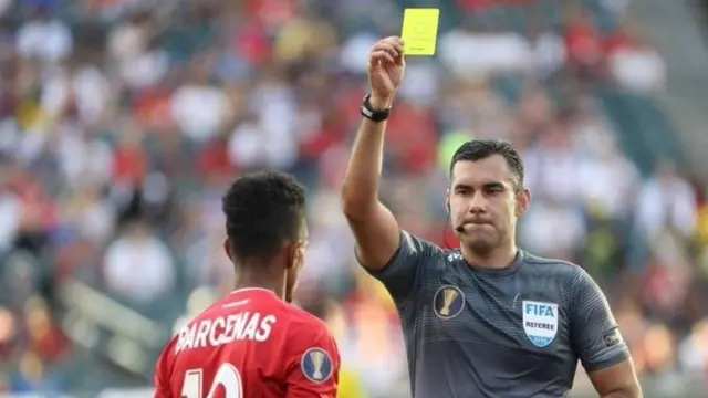 Profil Mario Escobar, Wasit Pemberi Kartu Merah Pertama Piala Dunia ...