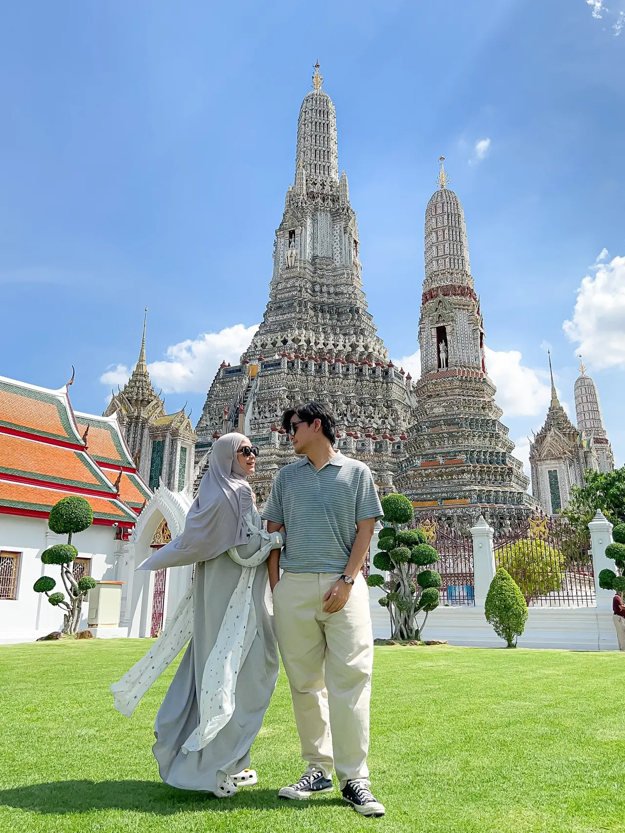 7 Potret Baby Moon Anisa Rahma ke Thailand, Seru Kunjungi Wat Arun ...