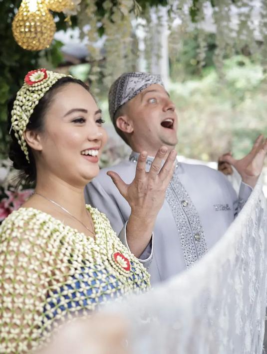 Momen Marissa Jeffryna Gelar Acara 7 Bulanan, Usung Adat Sunda - Foto ...