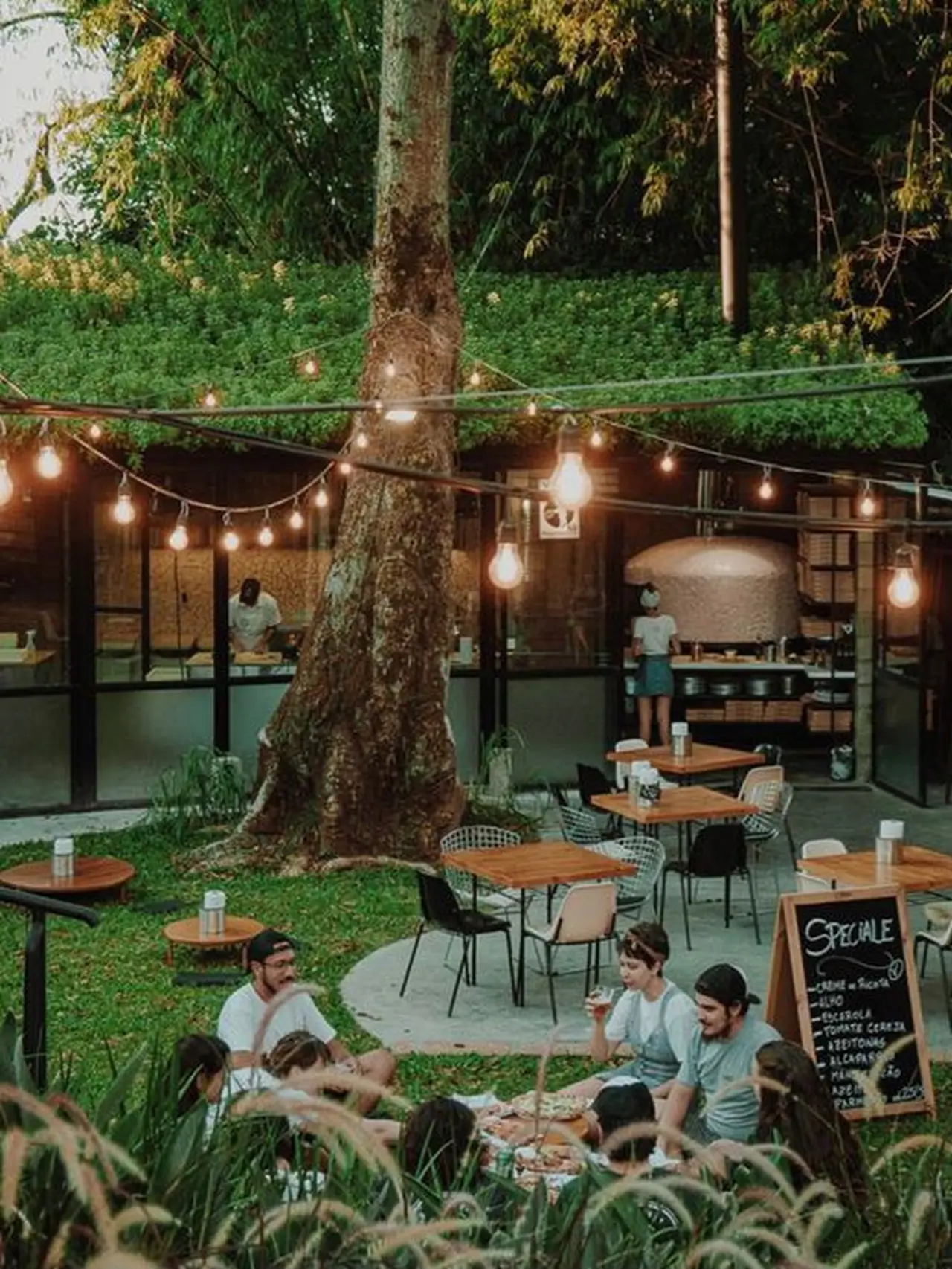 8 Inspirasi Desain Kafe Outdoor, Miliki Tampilan Estetik dan Sejuk ...