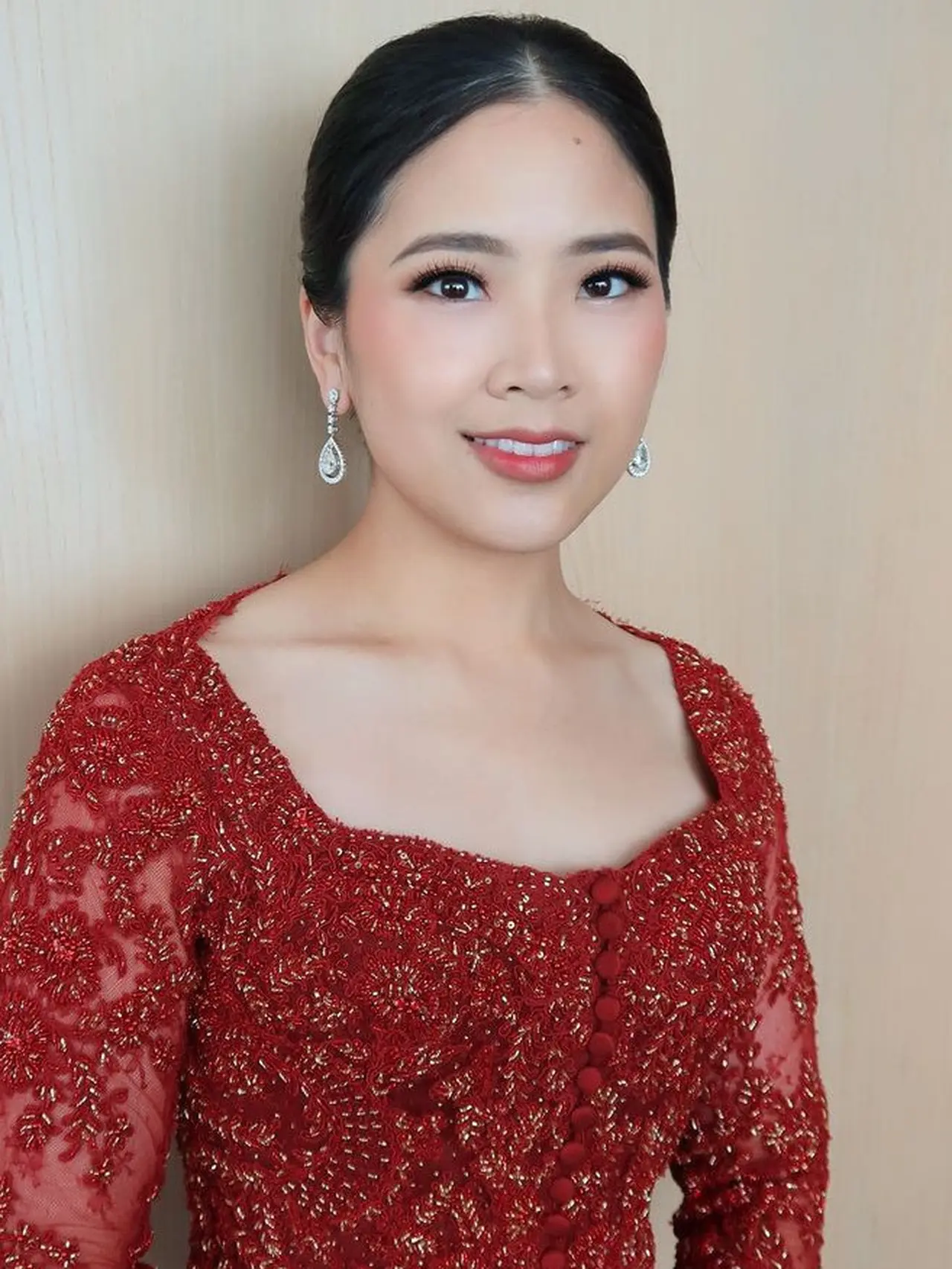 6 Potret The Sister Tanoesoedibjo Dibalut Kebaya Payet Merah pada ...