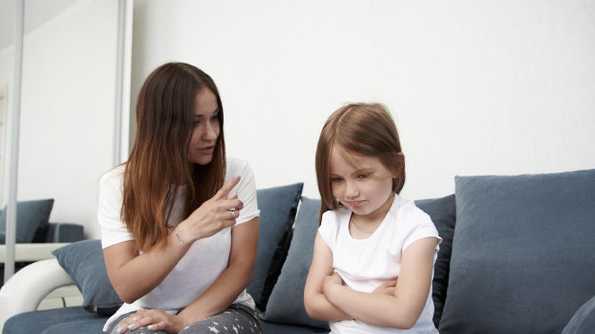 Kenali Dampak dan Ciri-ciri dari Kekerasan Emosional Pada Anak - Parenting Fimela.com