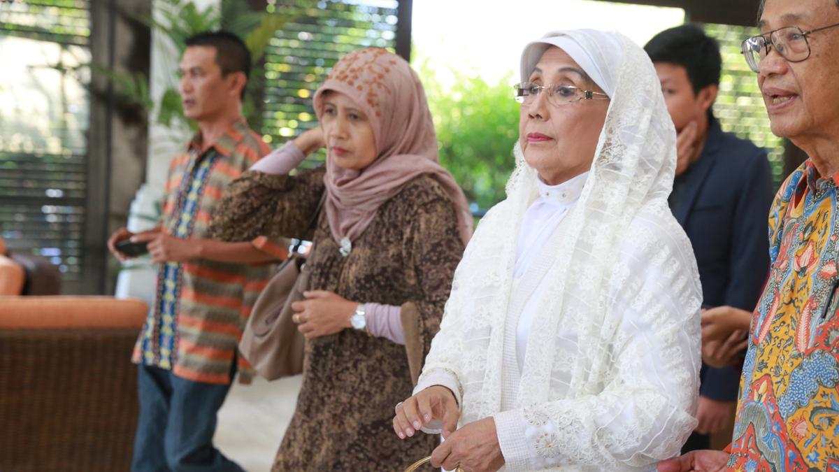 Sebelum Ijab Kabul, Nani Wijaya Kehilangan Ajip Rosidi - Entertainment ...