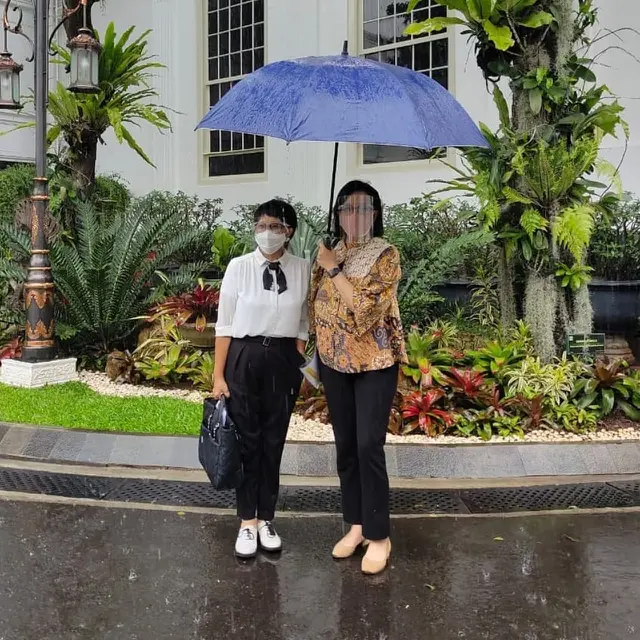 Tak Hanya Sepatu, Gaya Fesyen Menlu Retno Marsudi Juga Bikin Salah Fokus - Lifestyle Liputan6.com