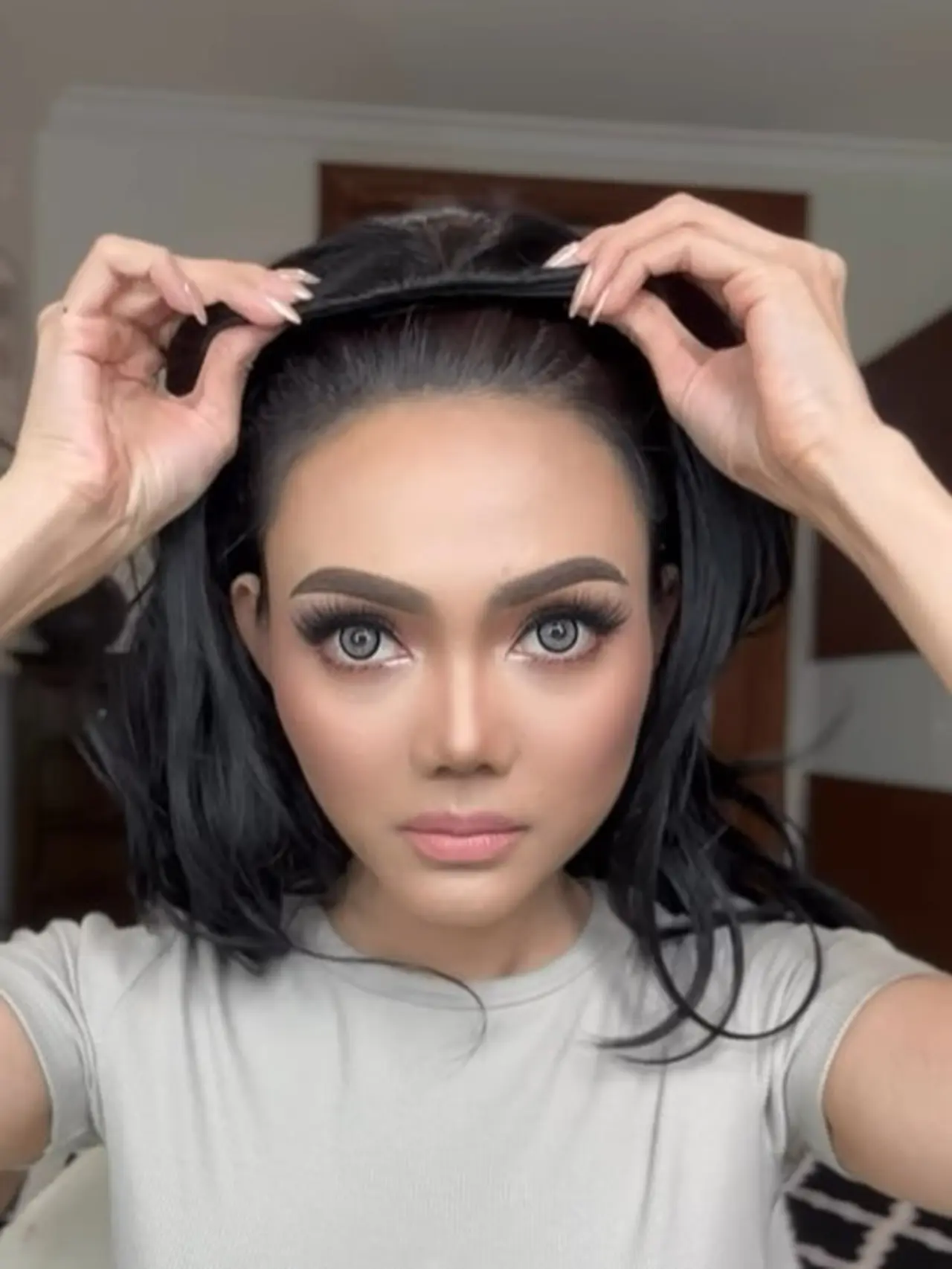 8 Potret Rina Nose Makeup ala Krisdayanti, Malah Mirip Artis Lain ...