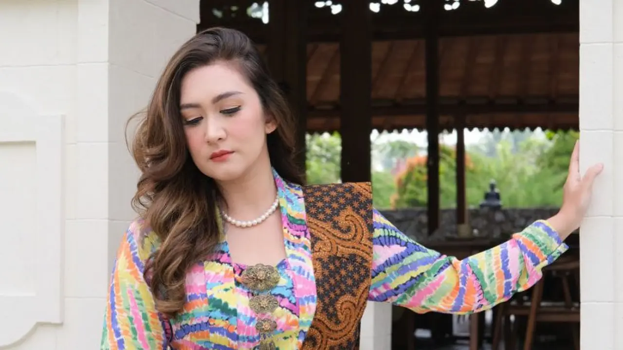 7 Model Kebaya Jawa Modern Ala Nafa Urbach, Elegan Dipakai untuk Hadiri ...