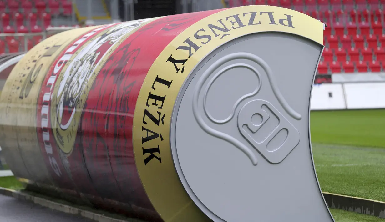 FOTO: Bench Pemain Klub Eropa ini Berbentuk Kaleng Bir - Dunia Bola.com