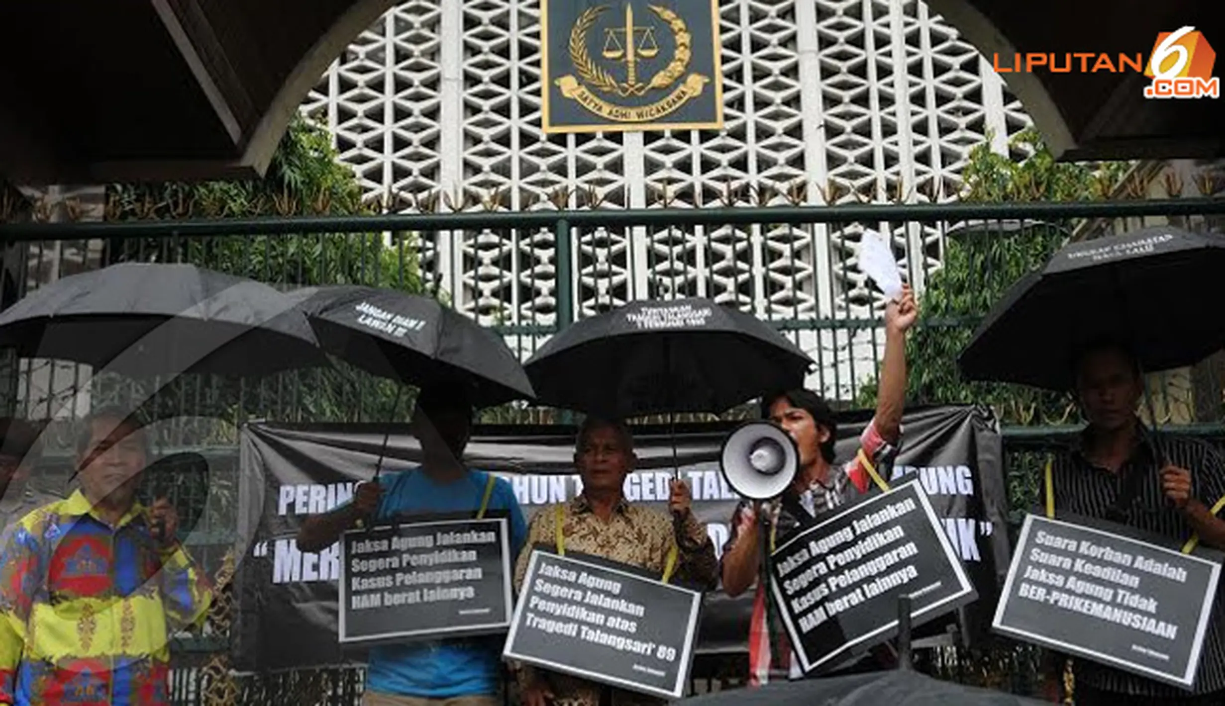 [FOTO] Keluarga Korban Talangsari Datangi Kejaksaan Agung - Foto ...