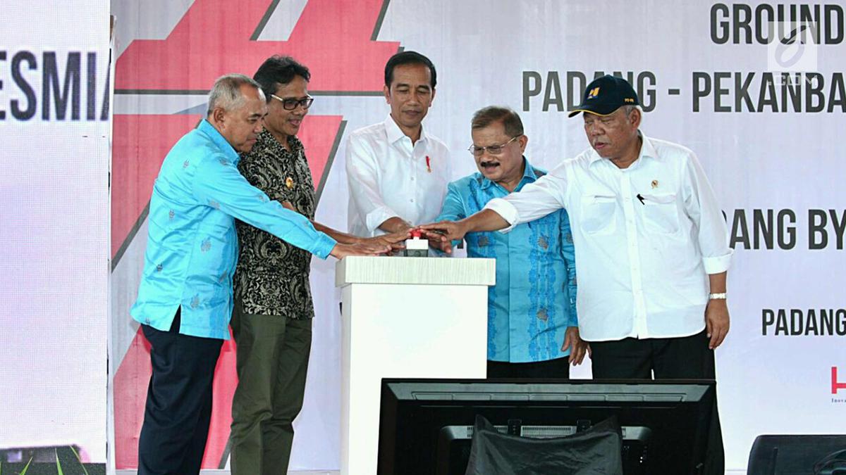 FOTO: Presiden Jokowi Resmikan Pembangunan Jalan Tol Padang - Pekanbaru - Foto Liputan6.com