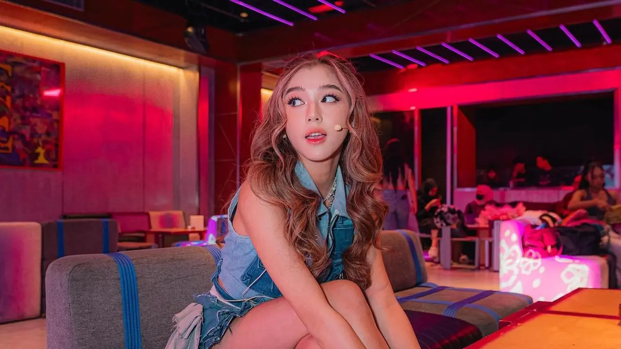 7 Potret Gabriella Ekaputri yang Raih Cumlaude Saat Wisuda, Eks Trainee Idol K-Pop - Hot ...