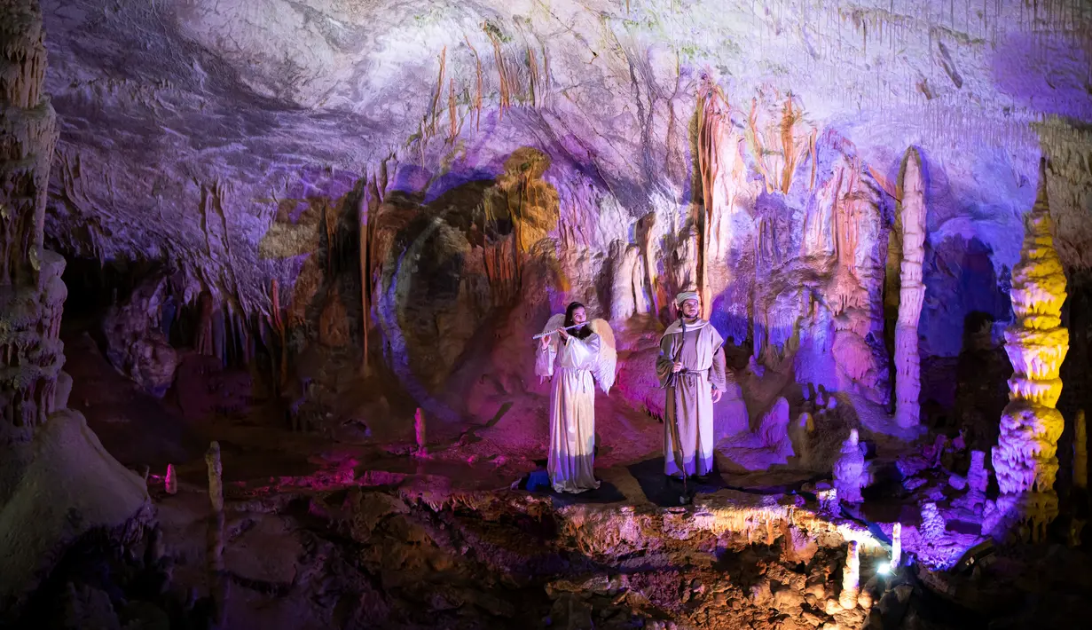 FOTO: Slovenia Tampilkan Diorama Natal di Dalam Gua - Foto Liputan6.com
