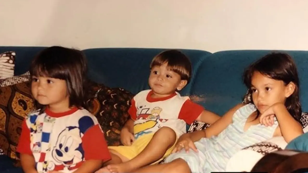 6 Potret Lawas Masa Kecil Alyssa Daguise, Kompak dengan Kakak dan Adiknya - Hot Liputan6.com