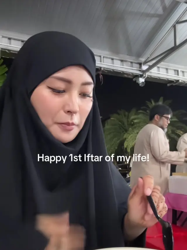 7 Potret Kae Asakura ‘Rae Lil Black’ Masuk Islam, Sudah Salat dan Puasa ...