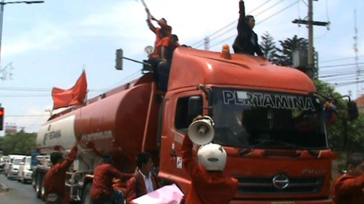 Tolak Harga BBM Naik, Mahasiswa Sandera Truk Tangki - News Liputan6.com