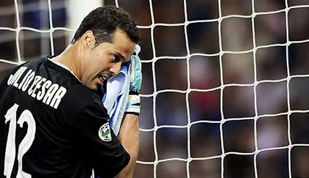 Julio Cesar (© AFP 2009) - Foto Liputan6.com