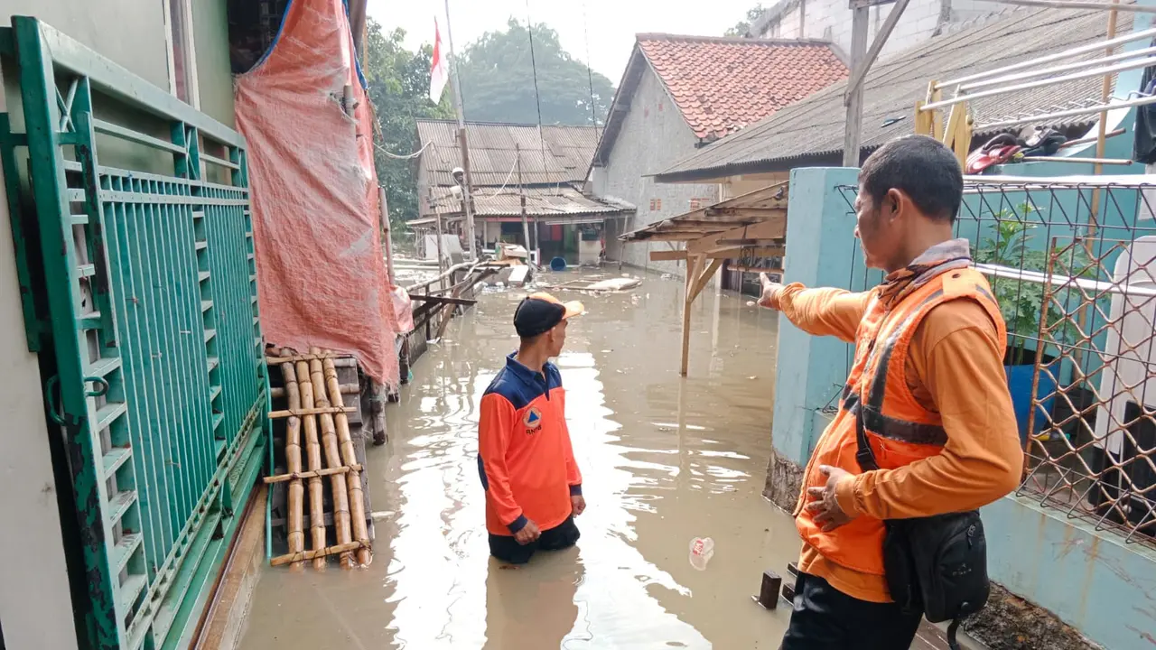 Diguyur Hujan Deras, Ratusan Rumah di Teluk Pucung Bekasi Banjir 1 Meter Lebih - Regional ...