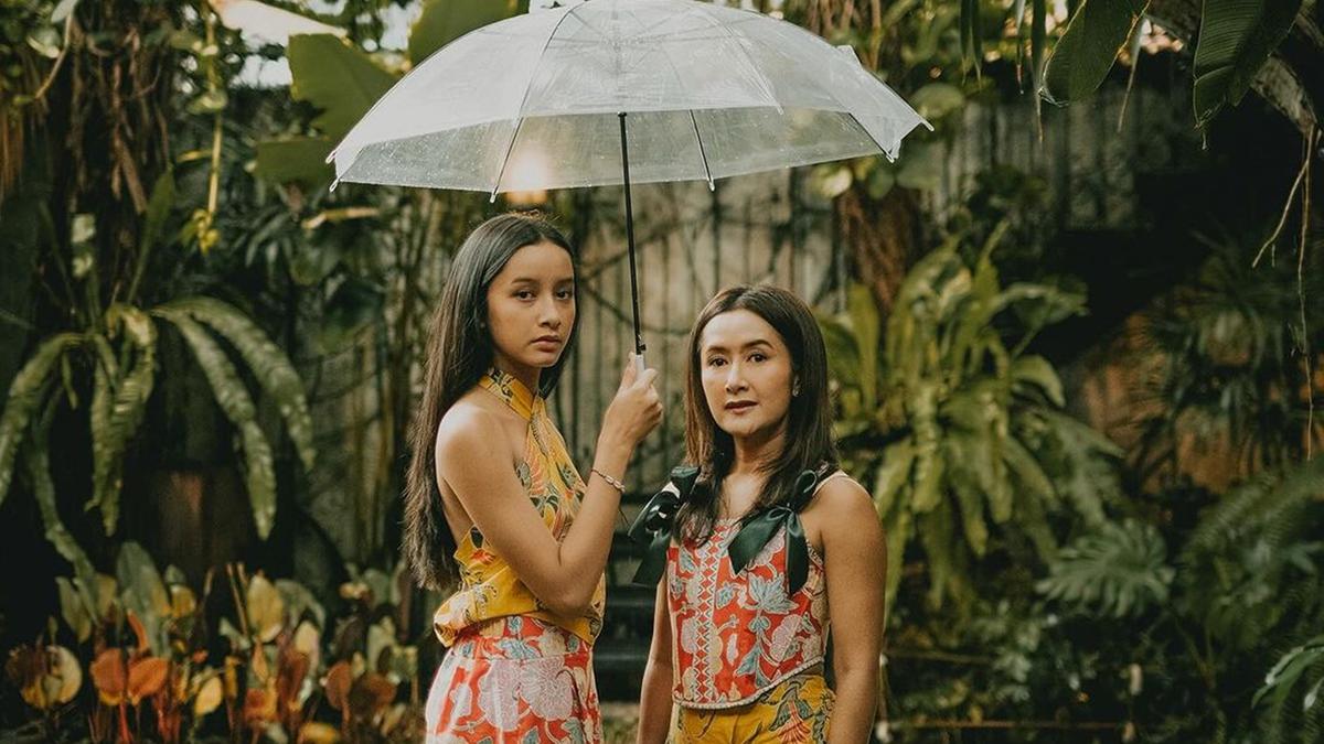 Pemotretan Widi Mulia dan Widuri Bertema Hujan, Paras Putrinya Curi ...