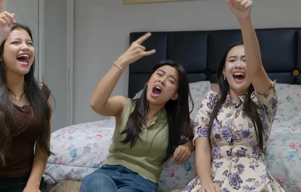 Perjalanan Cinta Luna Maya yang Hebohkan Publik: Dari Ariel NOAH, Reino Barack hingga Maxime ...