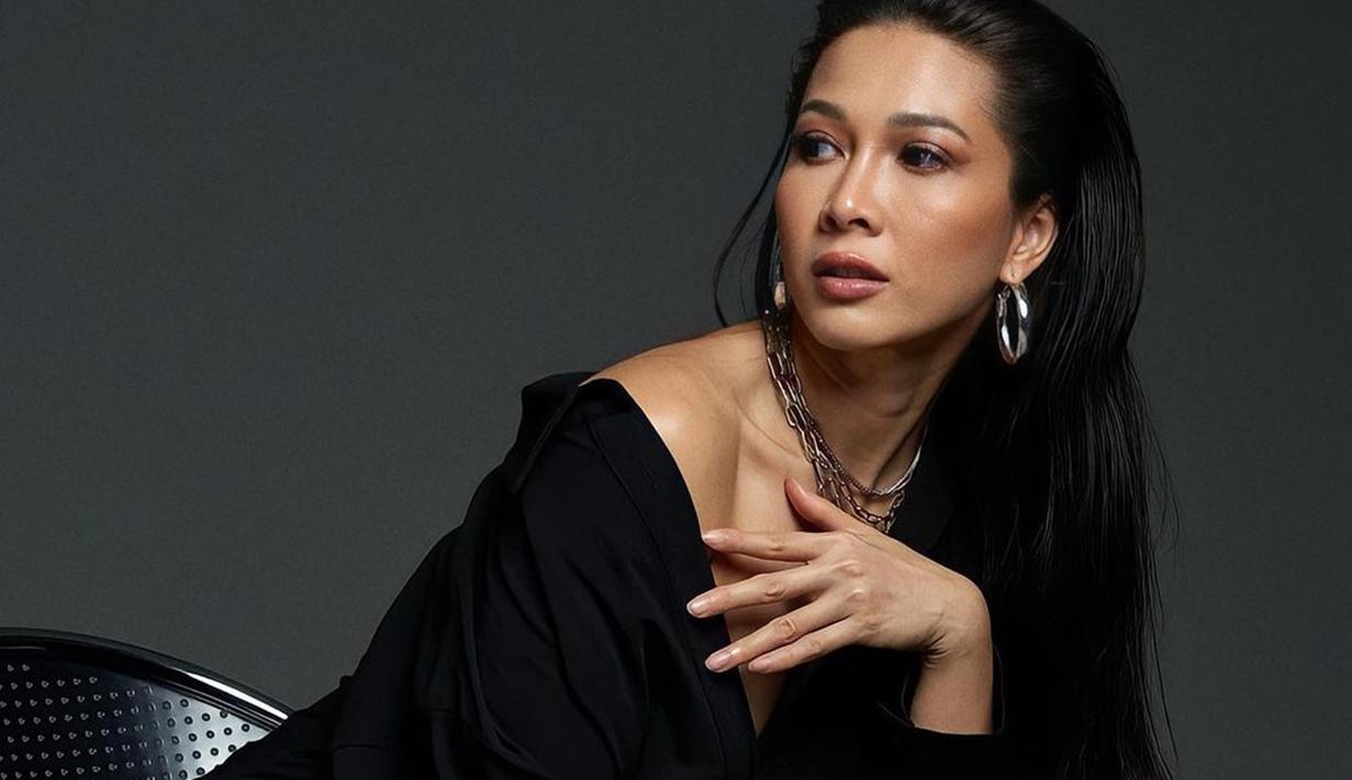 Pesona Andrea Dian Pakai Outfit Serba Hitam, Tampil Stunning - Foto ...