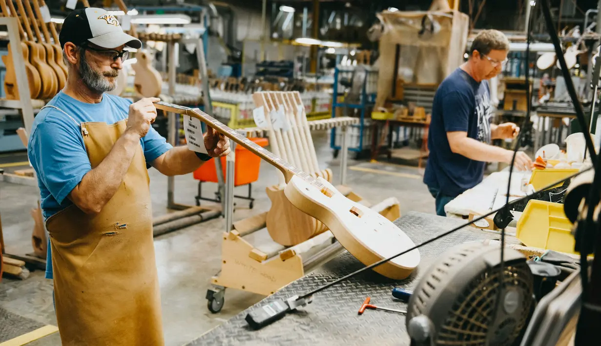FOTO: Mengintip Pabrik Pembuatan Gitar Gibson di Nashville - Foto ...