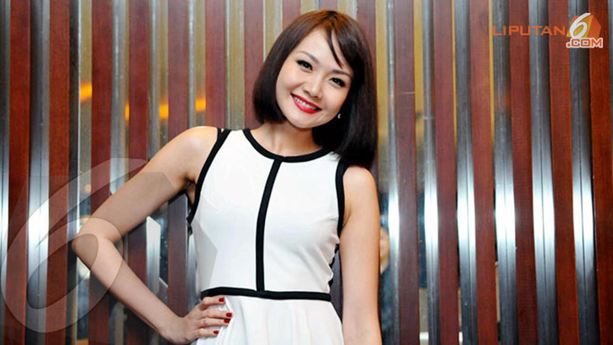 Dulu Cuek, Kini Alena Jatuh Cinta Pada Fashion - ShowBiz Liputan6.com