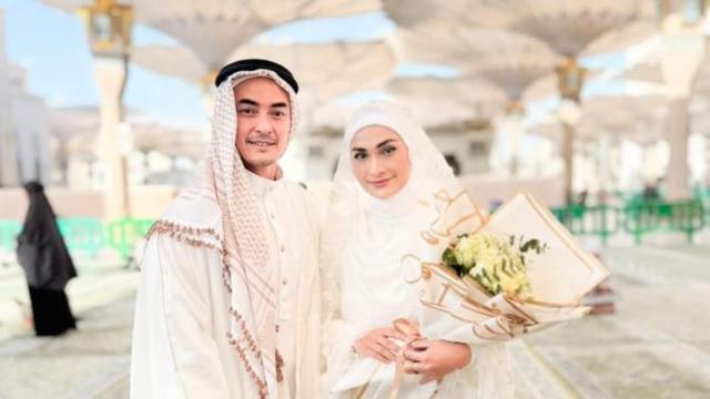 Usai Resmi Menikah, Zumi Zola dan Putri Zulhas Rasakan Suasana Khidmat ...