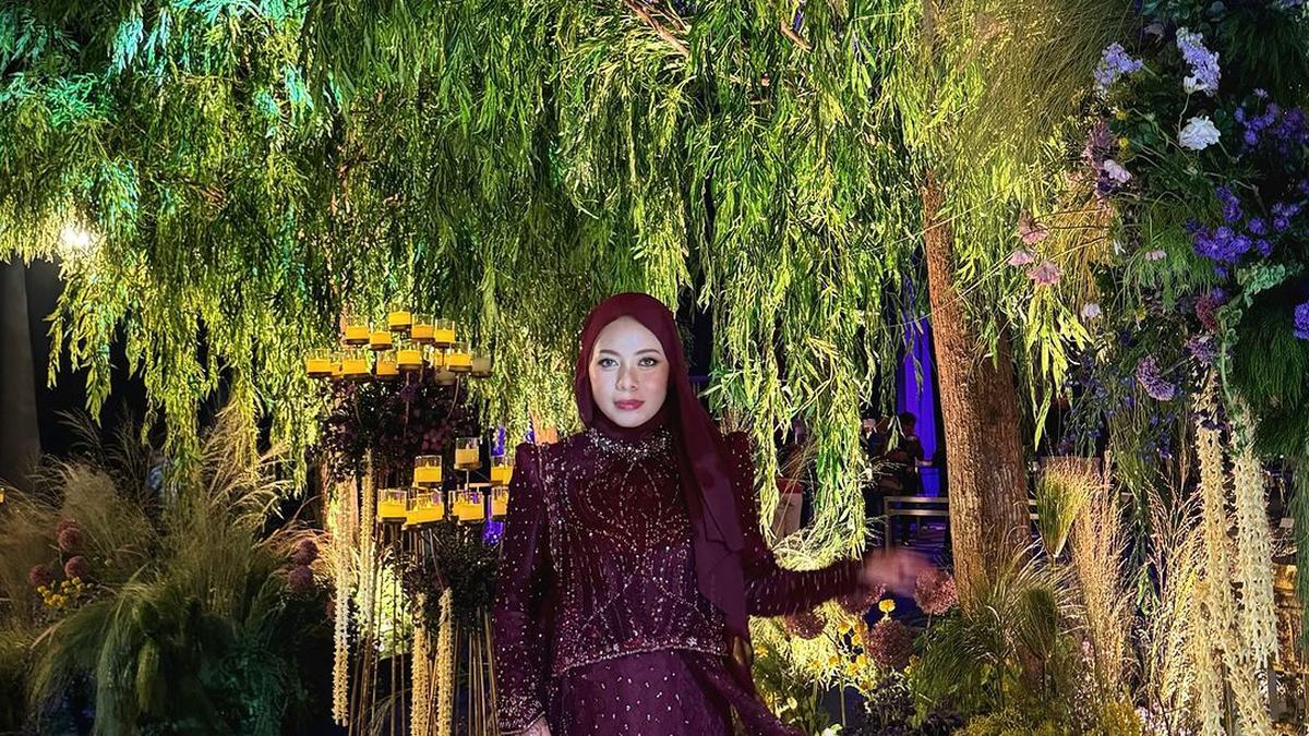 4 Ide Kebaya Brokat Sederhana ala Figur Publik, Tampil Elegan Tanpa ...