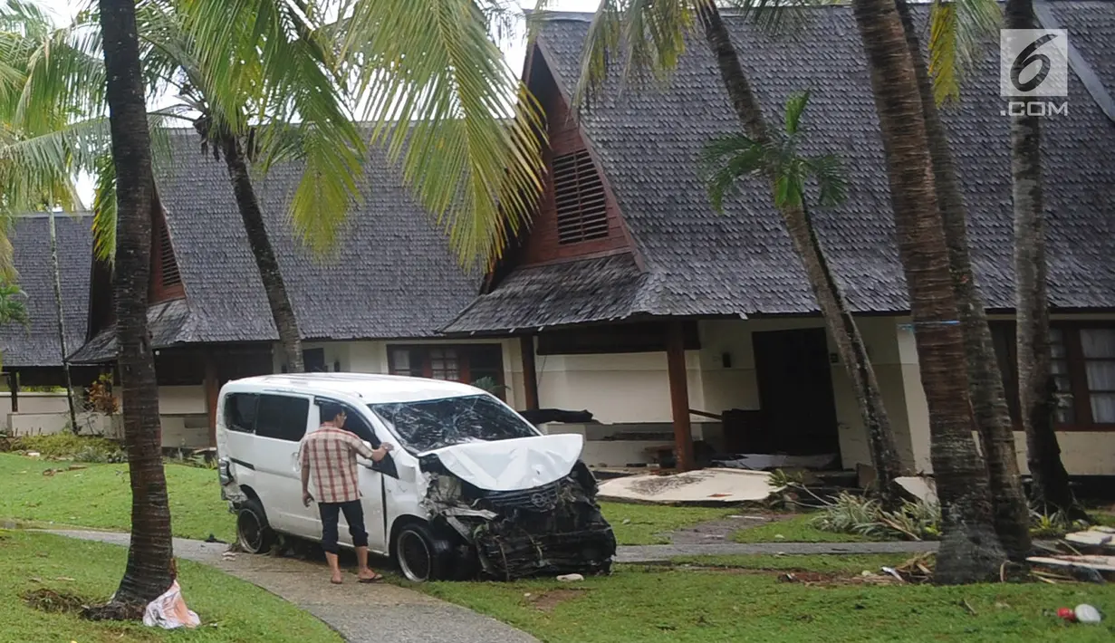 FOTO: Terjangan Tsunami Anyer Seret Mobil-Mobil di Tanjung Lesung ...