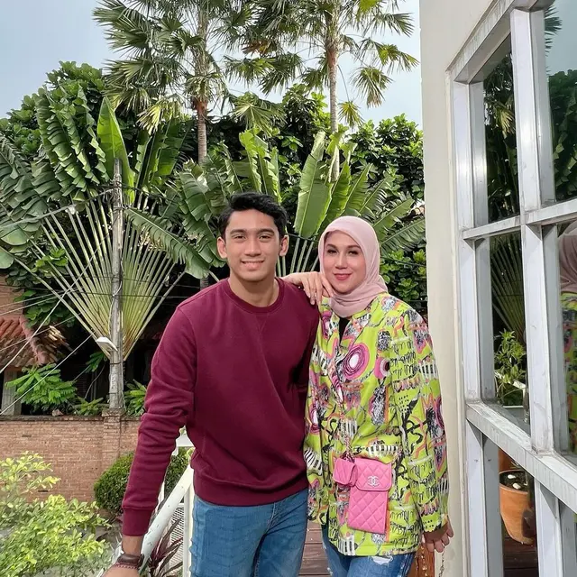 6 Potret Artis Tanah Air Bareng Anak Tunggal Laki-Lakinya, Bak Kakak Adik - Page 3 - Hot ...