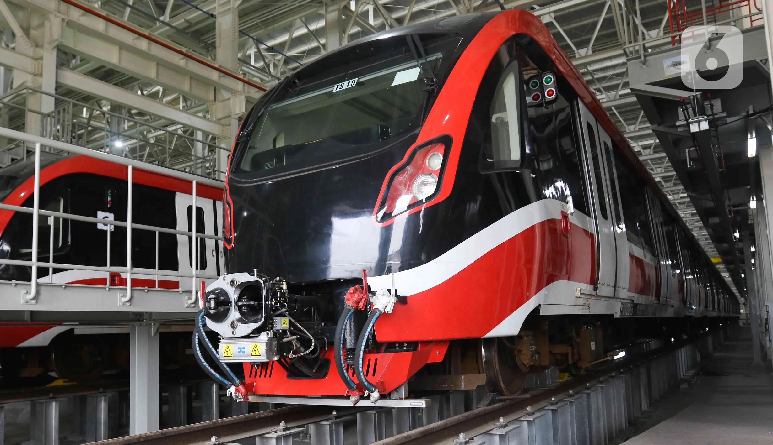 Kesibukan Depo LRT Jabodebek Jelang Pengoperasian Terbatas 12 Juli 2023 ...
