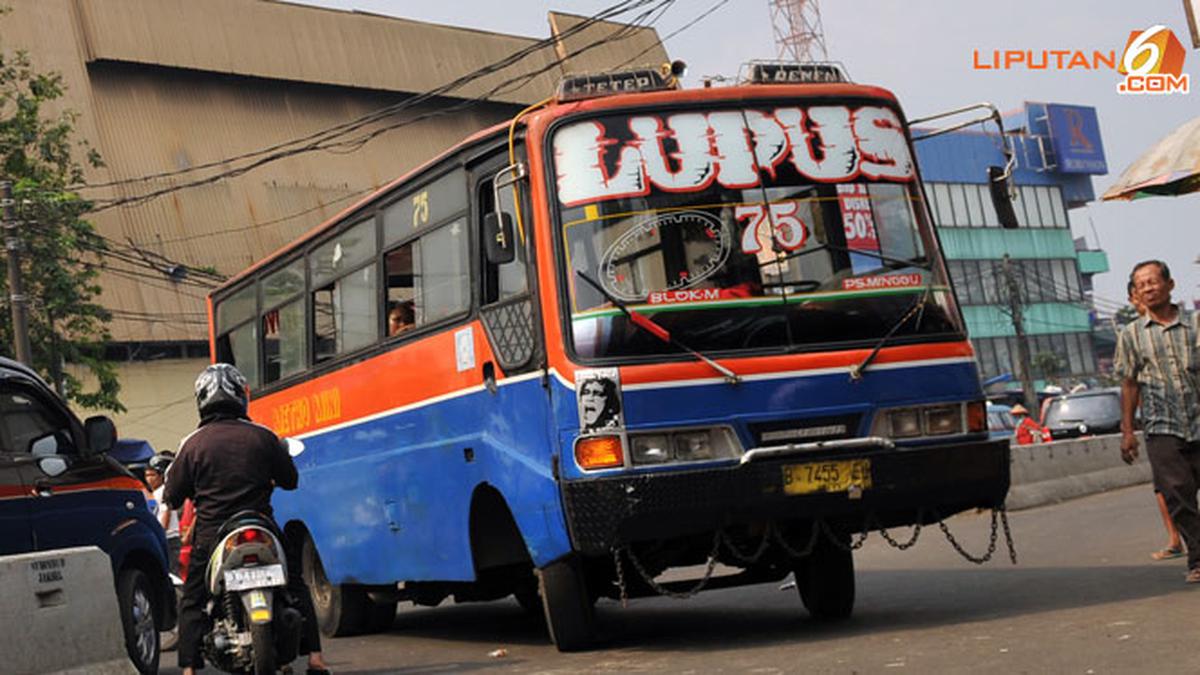 Metro Mini `Hilang` dari Terminal Pasar Minggu - News Liputan6.com