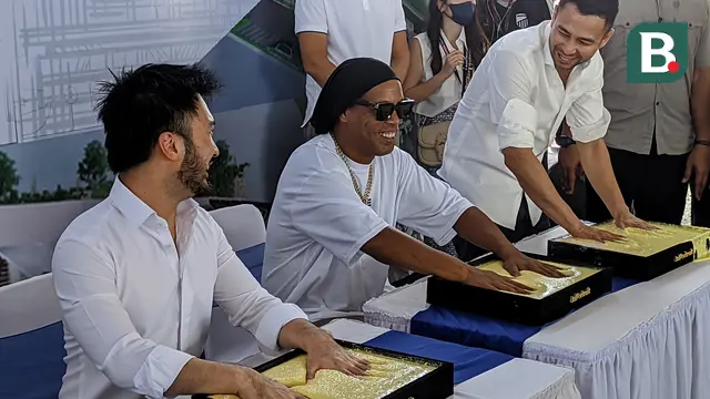 Telapak Tangan Ronaldinho Diabadikan di Calon Markas RANS Nusantara FC ...
