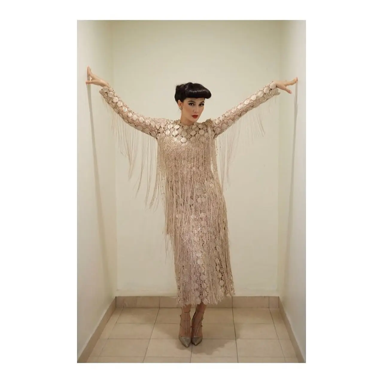 10 Inspirasi Model Rambut Poni ala Luna Maya, Tampilan Fresh Bak ABG ...