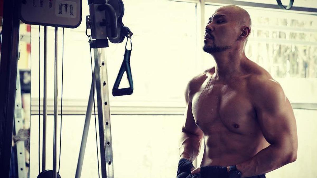 Pamer Otot di Usia 40, Deddy Corbuzier Motivasi Anak Muda - ShowBiz ...