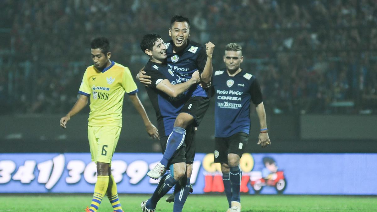 Arema Cronus Menang Telak Atas PBR - Bola Liputan6.com