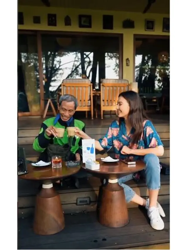 6 Potret Bahagia Driver Ojol Babeh Ary Bonceng Raline Shah, Keliling Jakarta - Hot Liputan6.com