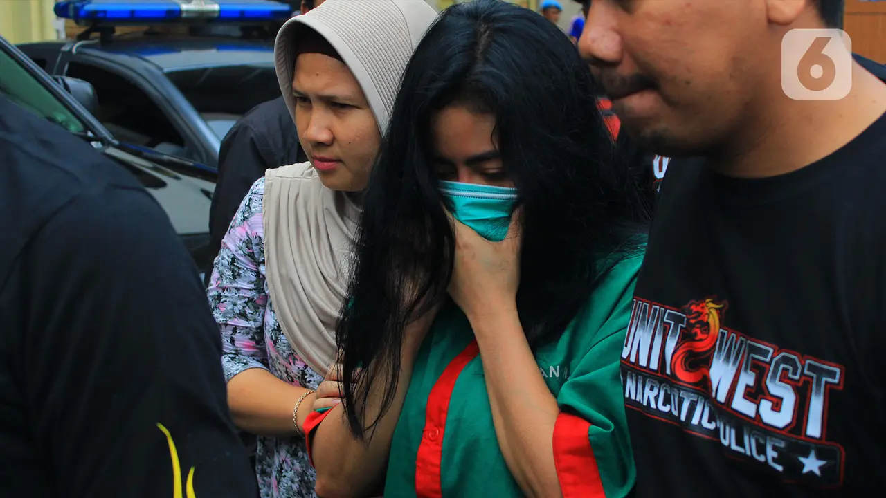 ‎Begini Kronologi Penangkapan Vitalia Shesya - ShowBiz Liputan6.com