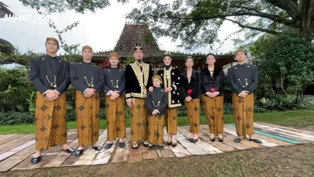 6 Pemotretan Keluarga Ahmad Dhani dan Mulan Jameela Pakai Adat Jawa ...
