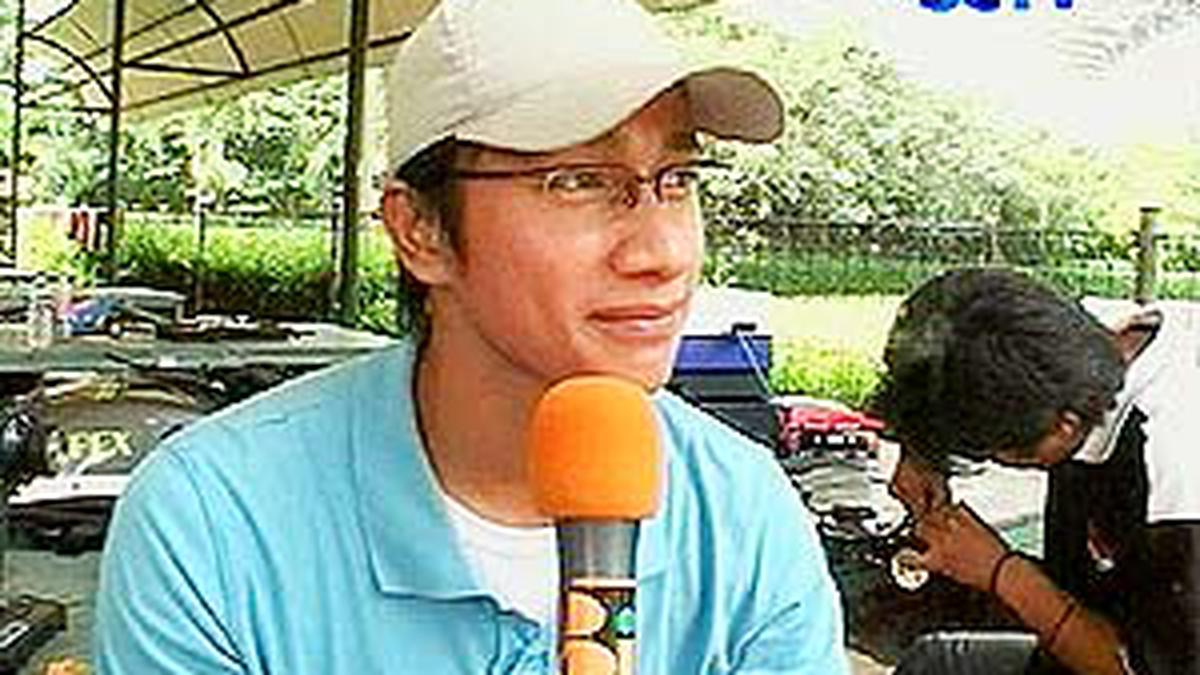 Adi Firansyah Keranjingan Mobil Remote - ShowBiz Liputan6.com