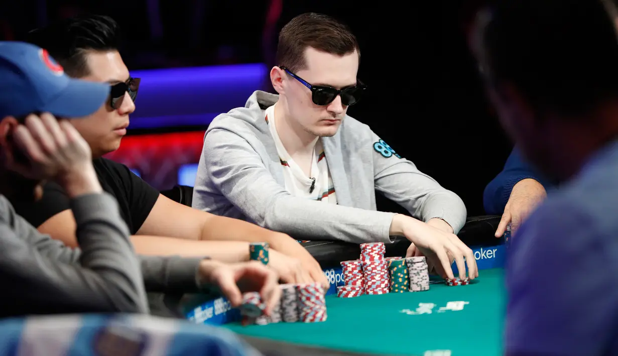 FOTO: Gaya Pemain Poker Dunia Saat Bermain di Las Vegas - Foto Liputan6.com
