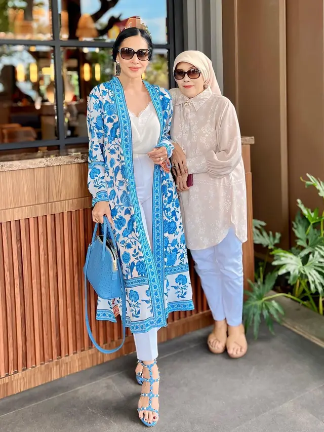 Sama-sama Tampil Cantik dan Awet Muda, Intip Momen Kebersamaan Diah ...