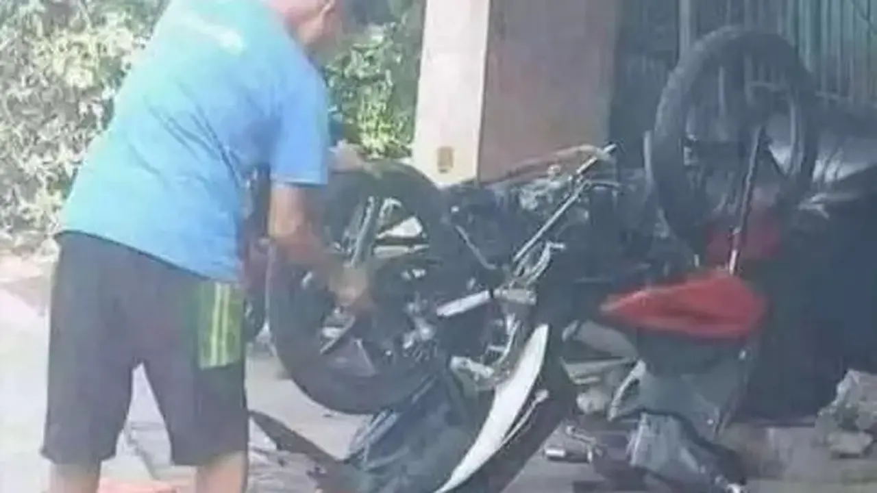 Kumpulan Potret Aksi Tukang Tambal Ban yang Bikin Pemilik Kendaraan ...